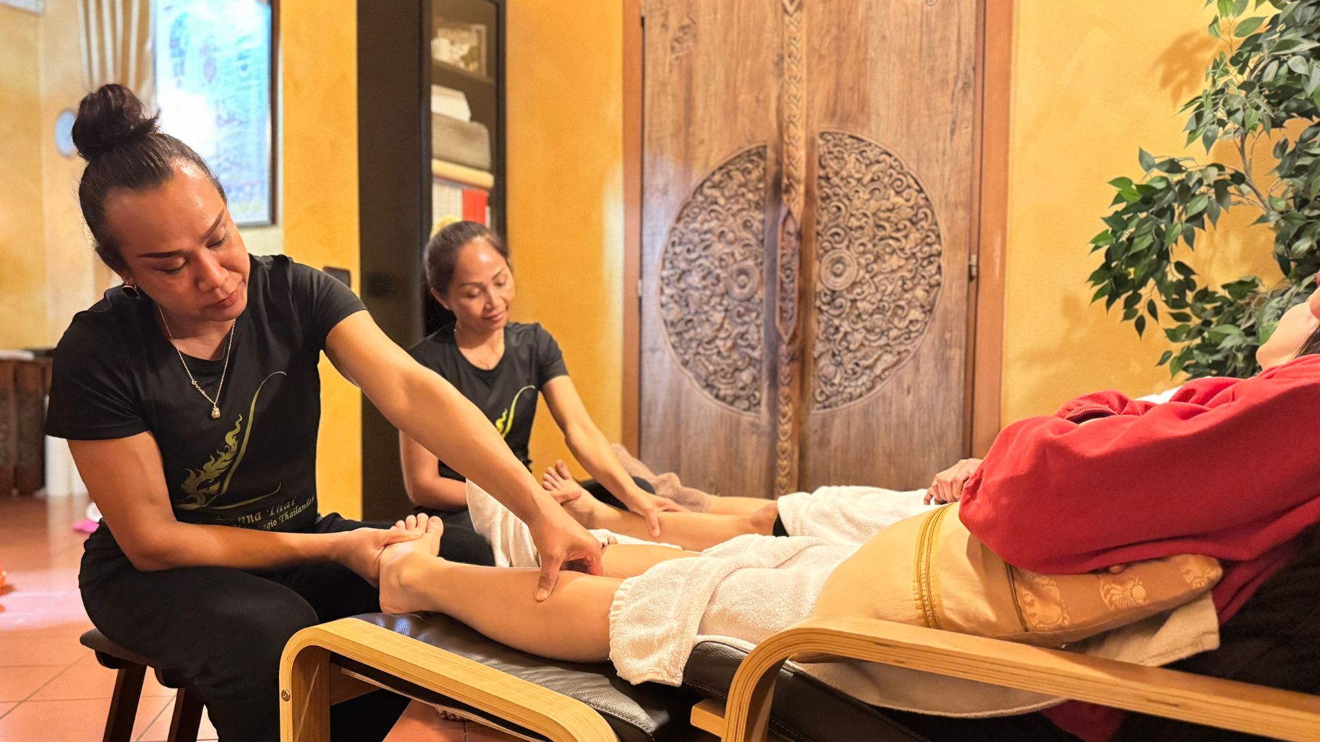 Massage for Swollen Feet - Lanna Thai